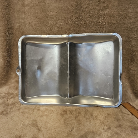 Wilton | Kitchen | Vintage 977 Open Book Cake Pan | Poshmark